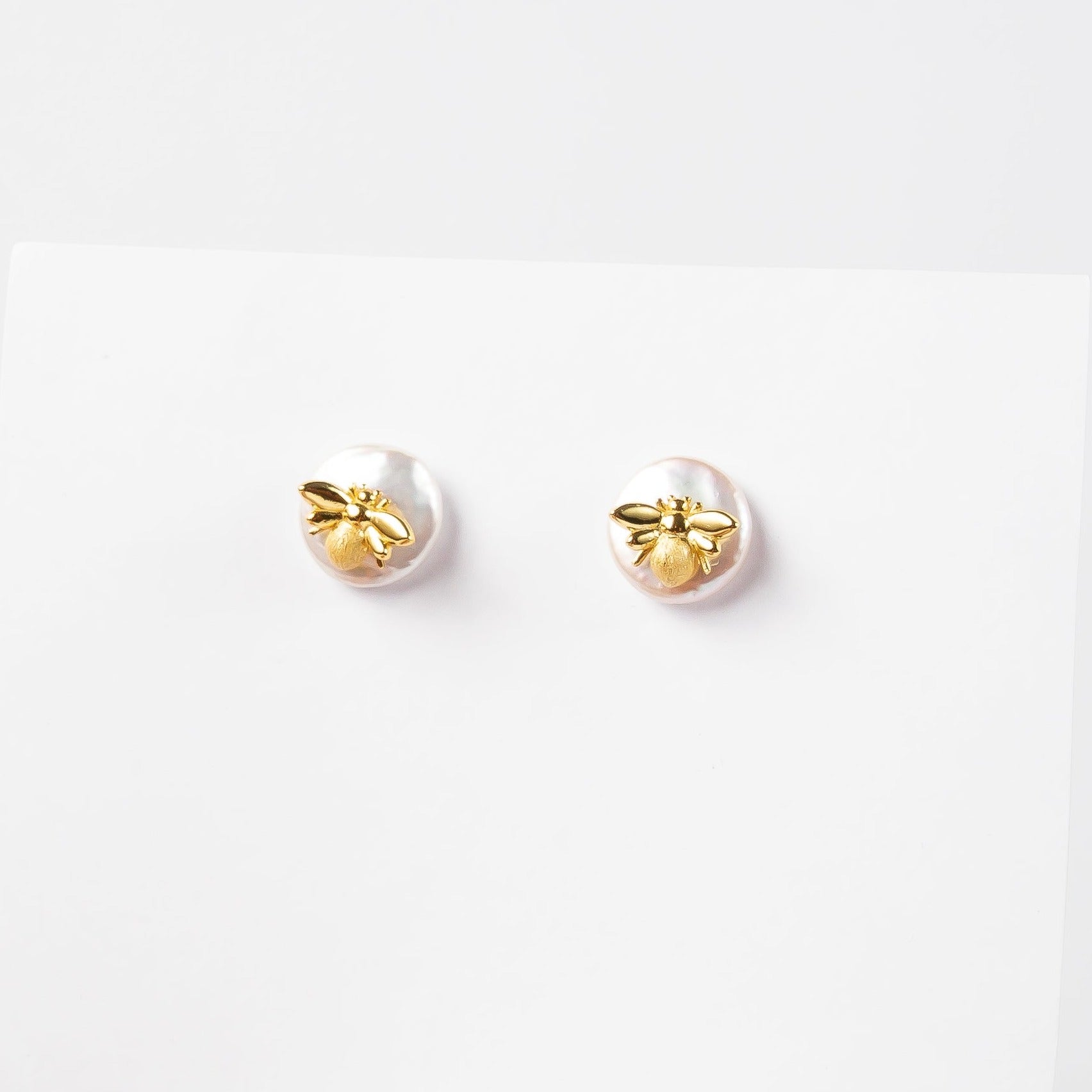 Aro Bee Pearl Stud