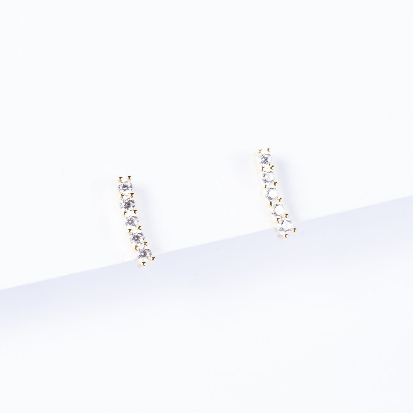 Aro 5cz Curve Stud Gold