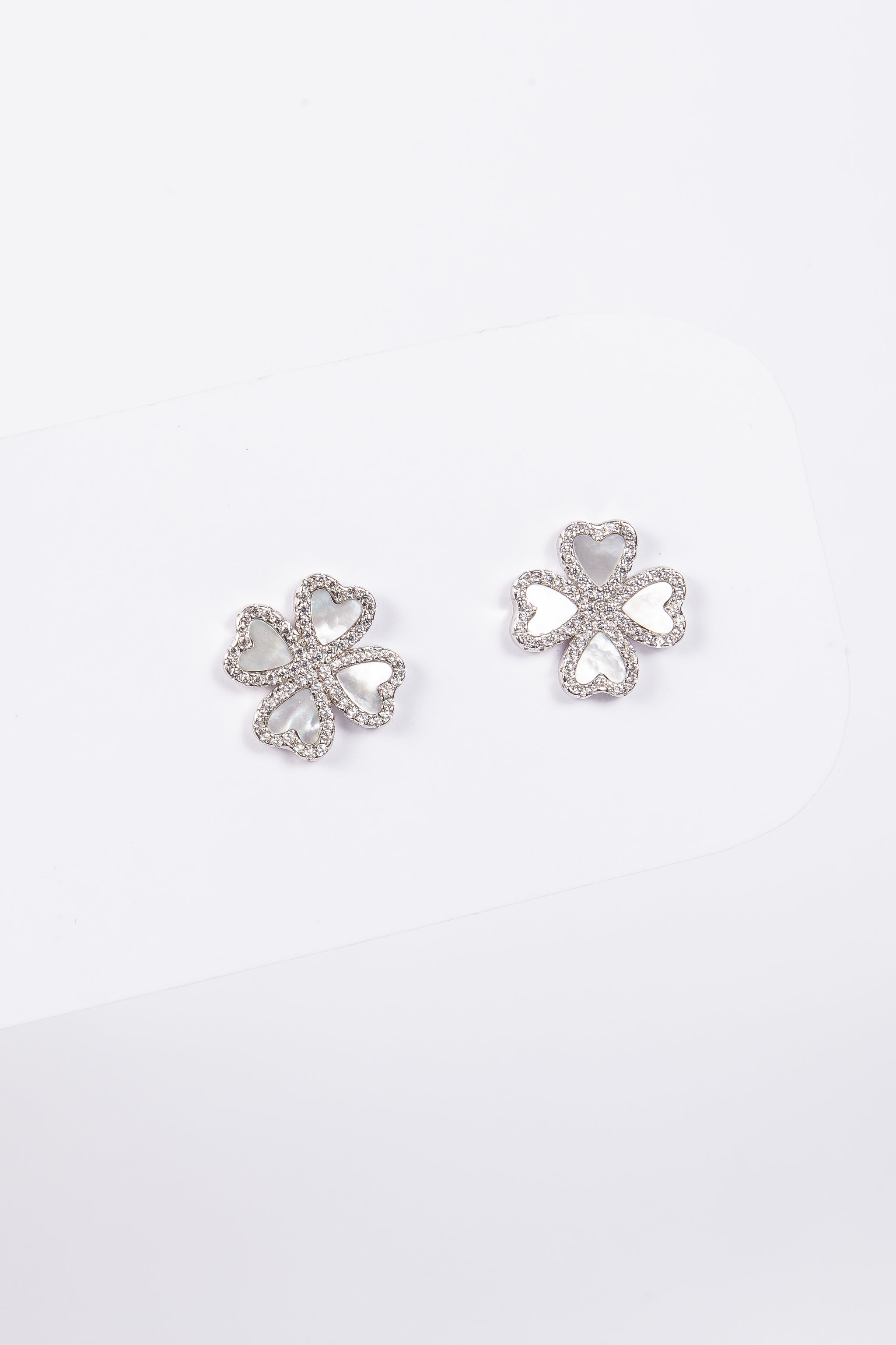 Aro Gran Clover MOP Stud Silver