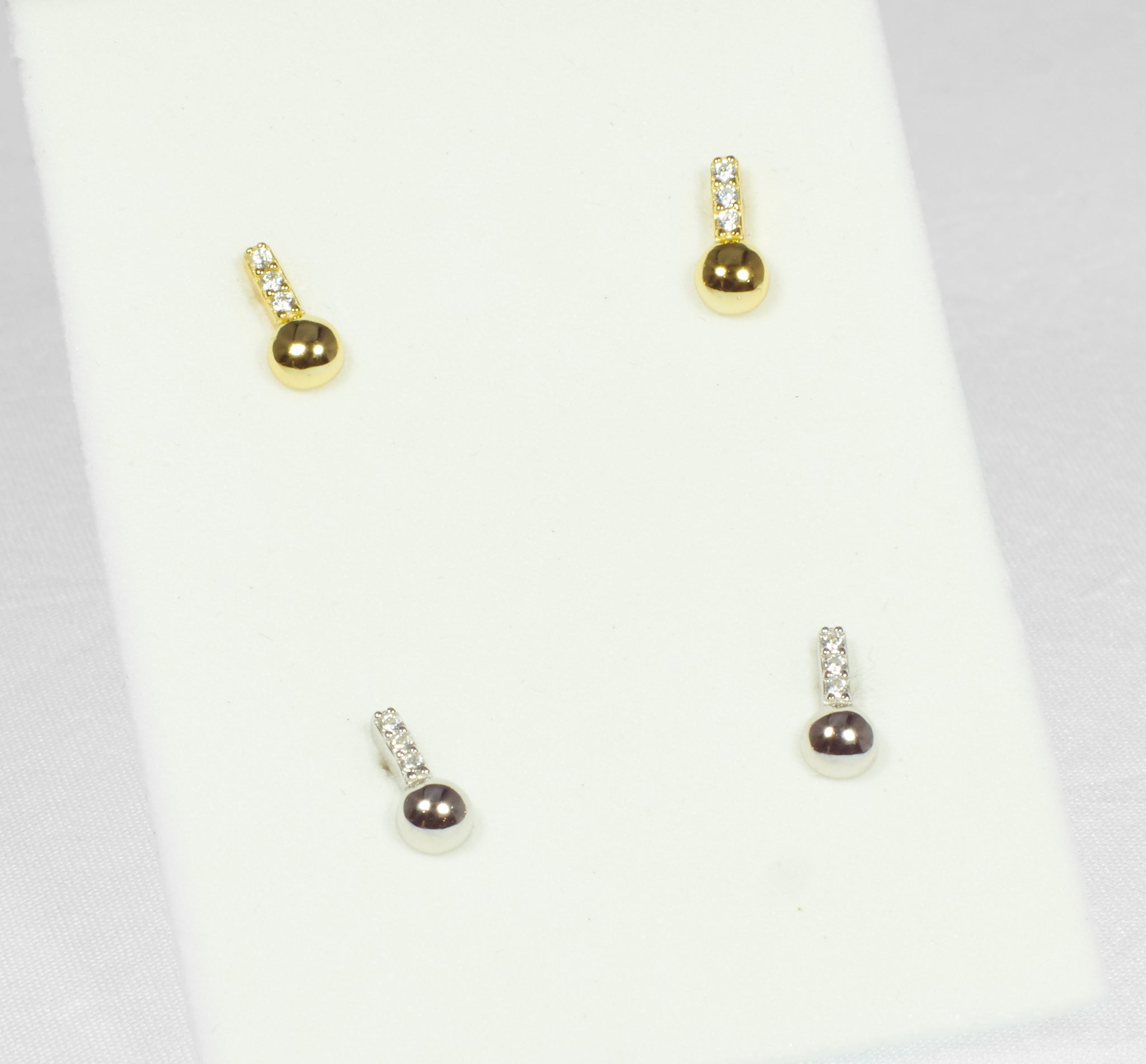 Aro Dot & Bar Cz Stud